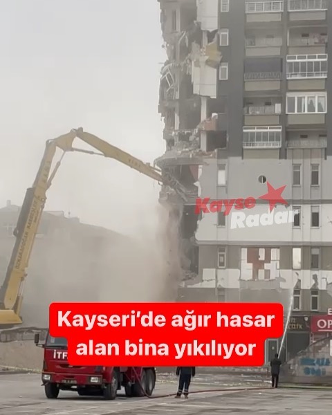 Ağır hasarlı bina yıkılıyor KayseRadar